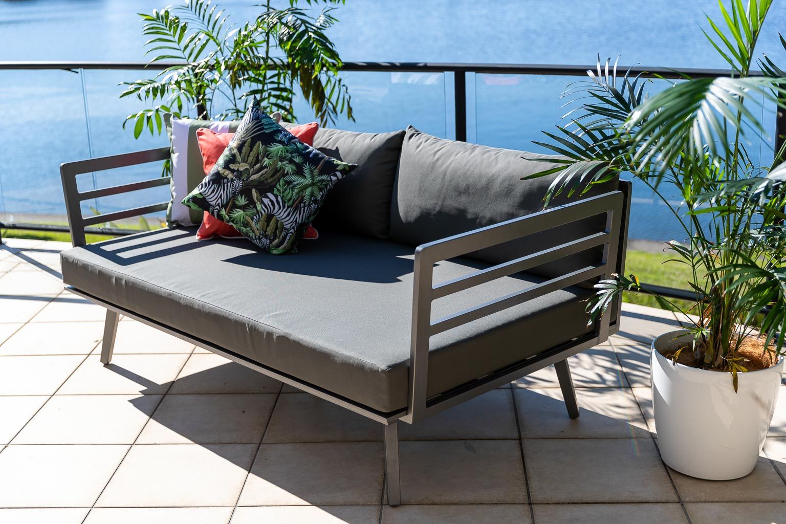 Category: Daybed - Outdoor Living